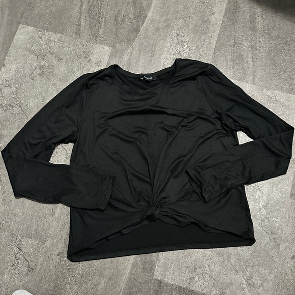 Zobha | Tops | Zobha Like New Black Twist Top With Thumb Holes No Holes ...